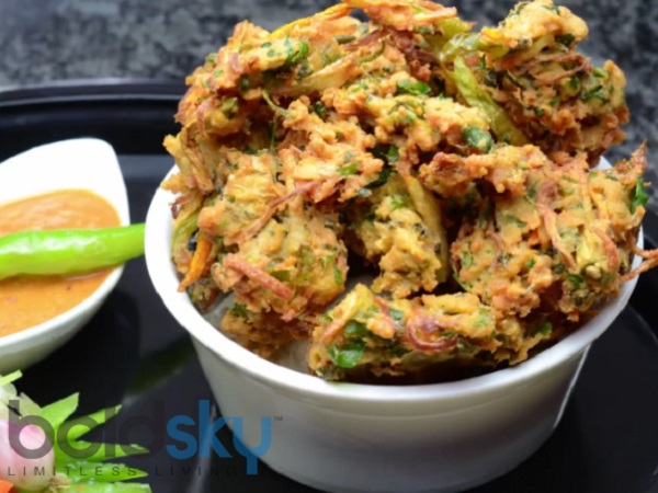 ঝালমুড়ি তো প্রায়ই খান, এবার মুড়ি দিয়েই বানিয়ে ফেলুন পকোড়া ...