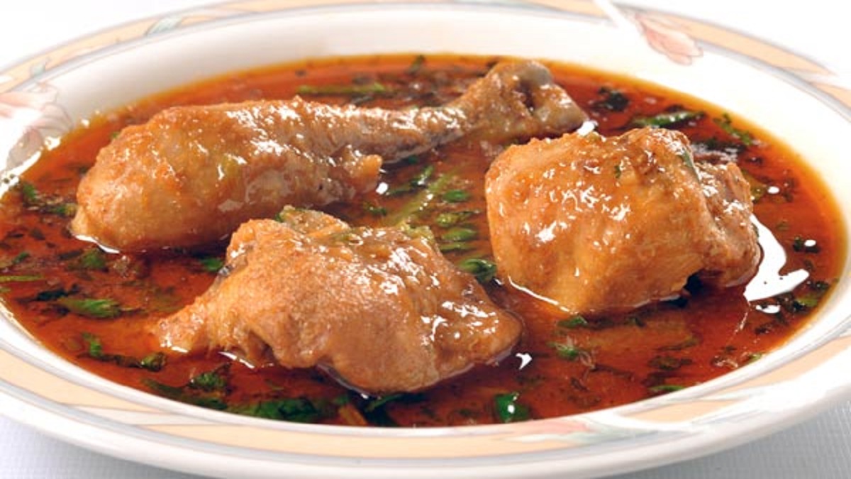 মুরগির একঘেয়ে ঝোল খেয়ে মুখ ব্যাজার? এবার রেঁধে দেখুন কাঁচা আম দিয়ে ...