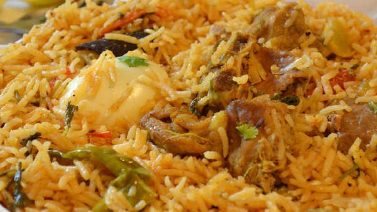 ছুটির দিনে কব্জি ডুবিয়ে খান চিকেন তেহারি, দেখে নিন কী ভাবে রাঁধবেন ...